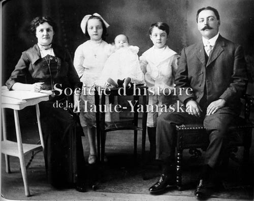 J. Hormidas Larose, médecin, Victoria Caron et leurs enfants - Eastern ...