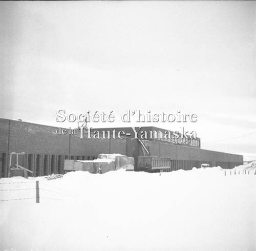 Construction de l'usine IBM de Bromont - Eastern Townships Archives Portal
