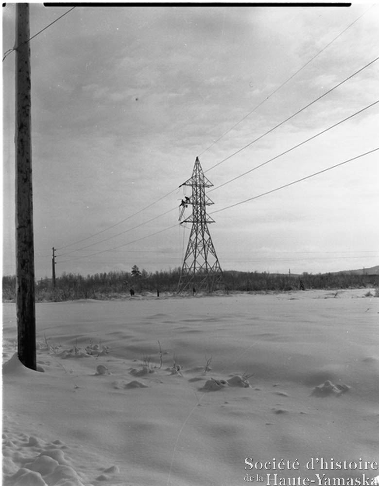 Pylône d’Hydro-Québec - Eastern Townships Archives Portal
