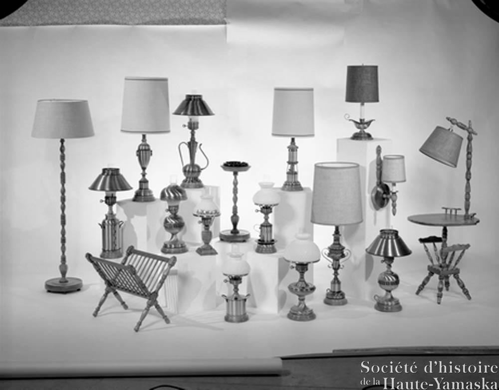Lampes fabriquées par Meubles Roxton - Eastern Townships Archives Portal