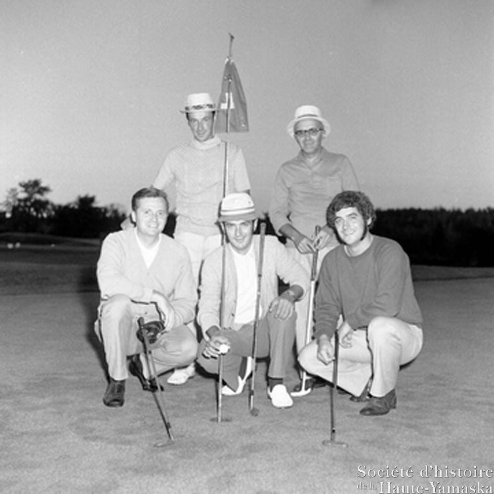 Guy Lacasse réussi un trou d'un coup - Eastern Townships Archives Portal