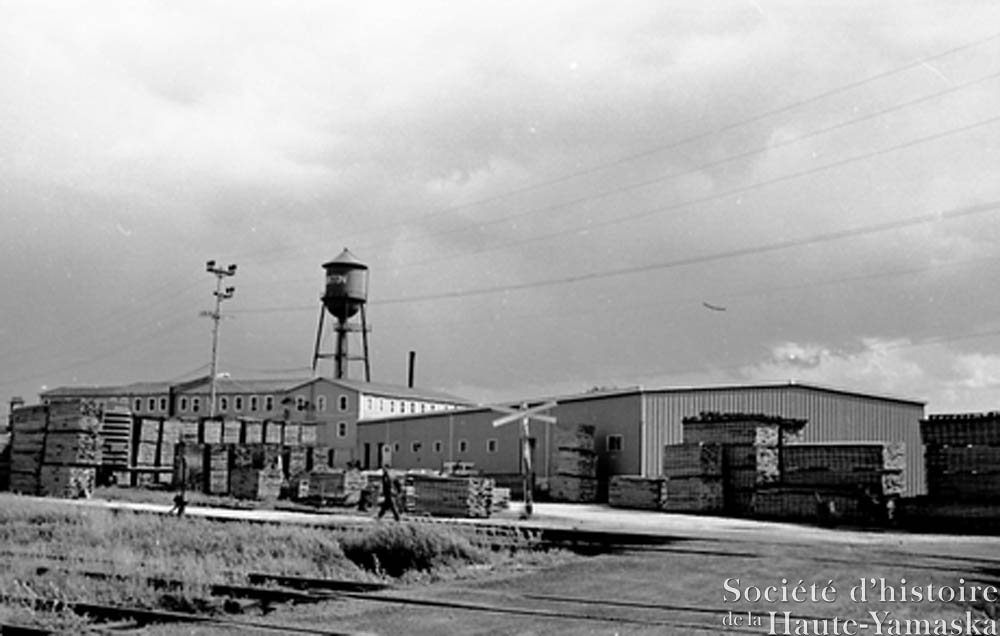 Complexe industriel de Meubles Roxton - Eastern Townships Archives Portal