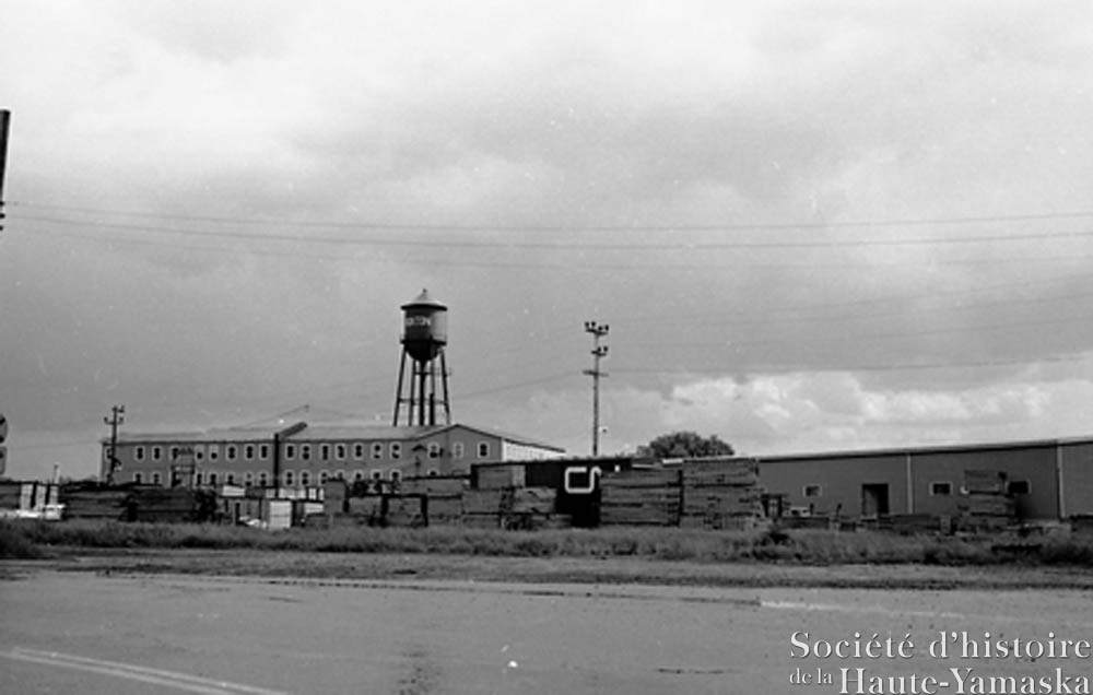 Complexe industriel de Meubles Roxton - Eastern Townships Archives Portal