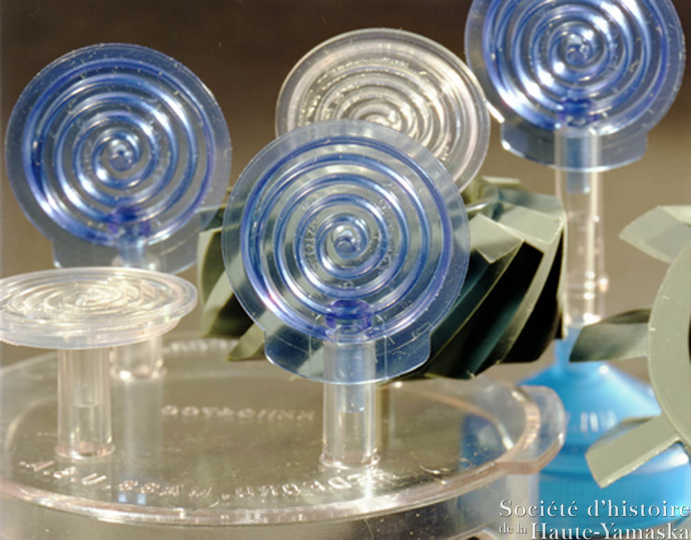 Crellin Plastics, publicité - Eastern Townships Archives Portal