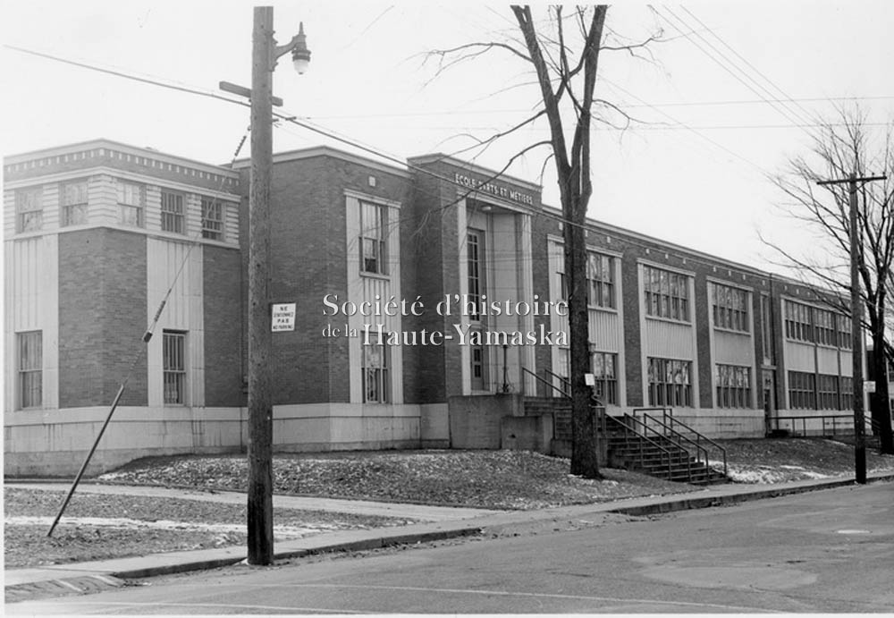 Façade du bâtiment - Eastern Townships Archives Portal
